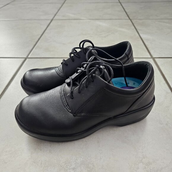 Apex | Shoes | Like New Size 7 Apex Womens Conform Classic Leather ...